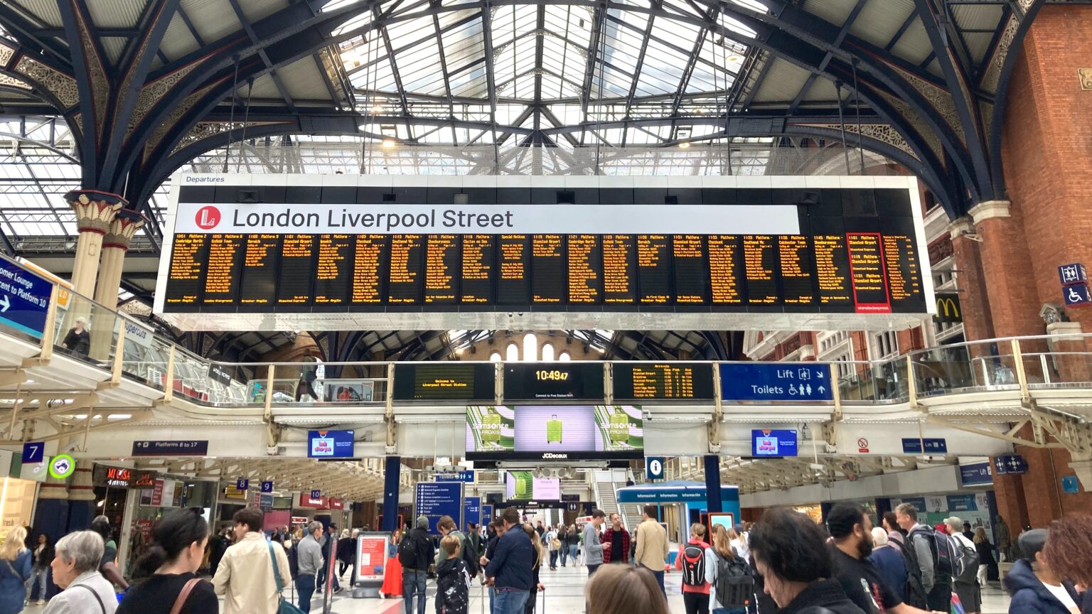 Bishopsgate: Liverpool Street Station Gets New Look Departures Board ...